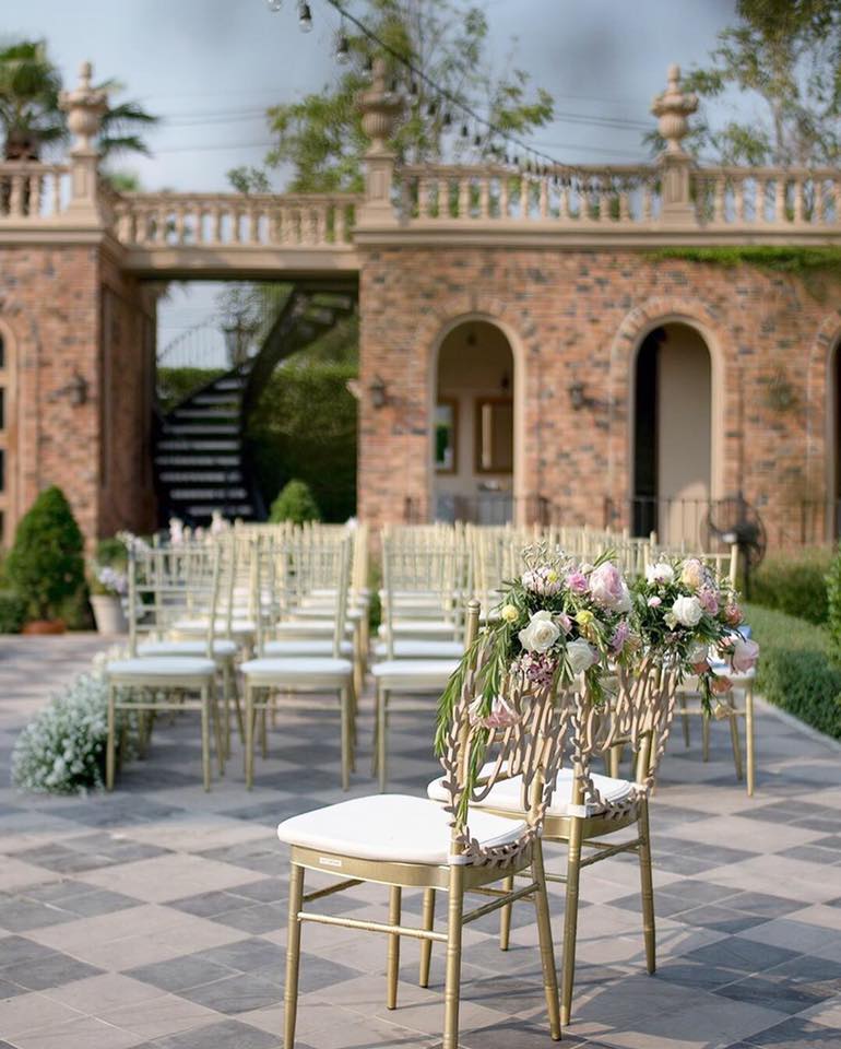 Misstar Cafe นั่งจิบ ชา กาแฟ พร้อม รื่นรมย์ กับต้นไม้นานาพันธุ์ ในการตก ...